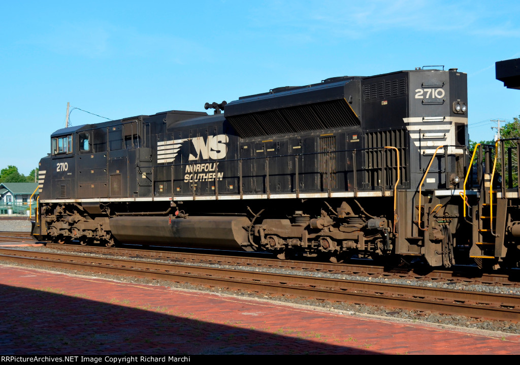 NS 2710